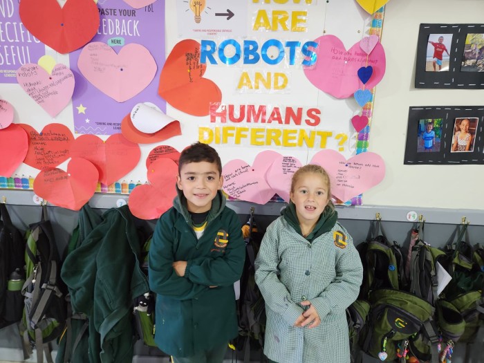 2nd grade Project: Human versus robots in their final presentation 2024 ...
